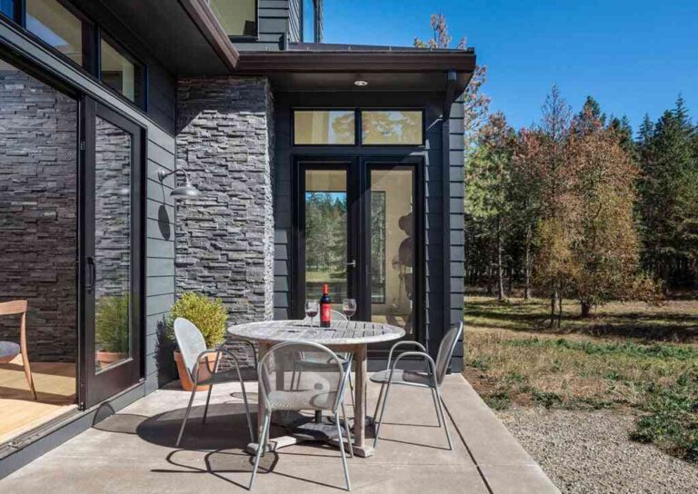 20 Designing Ideas of Black House with White Trim That You'll Love ...