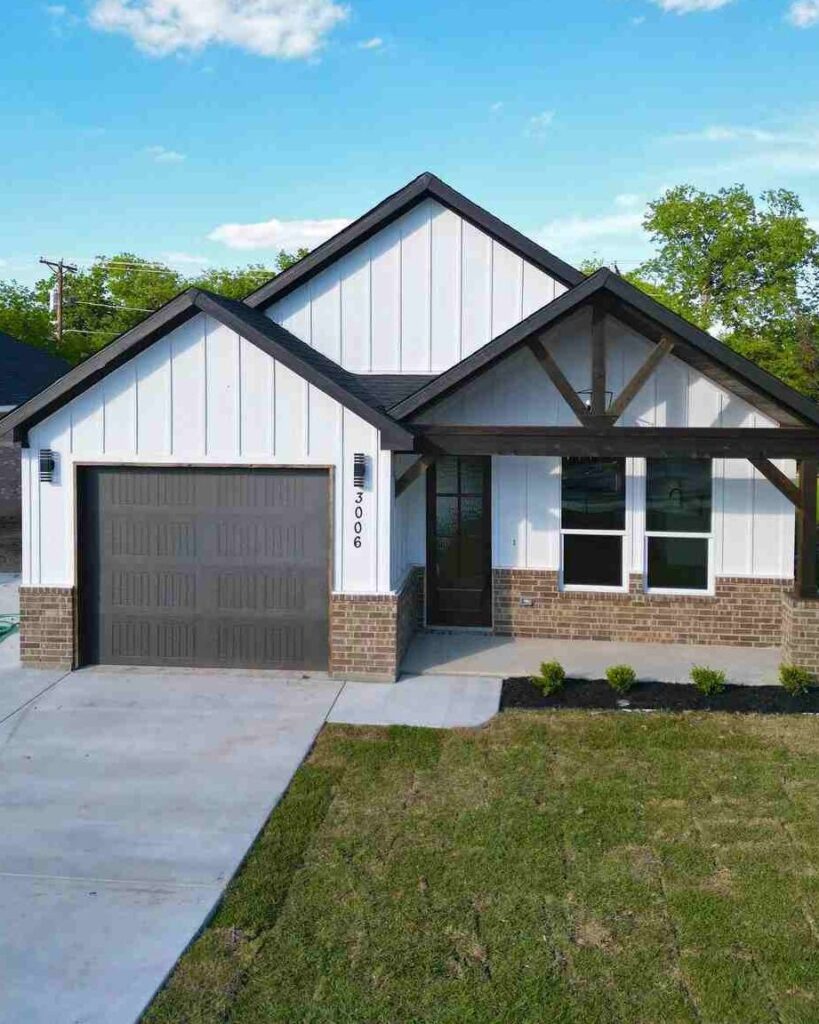 20 Ideas for Modern Black and White Ranch House - Tangy House