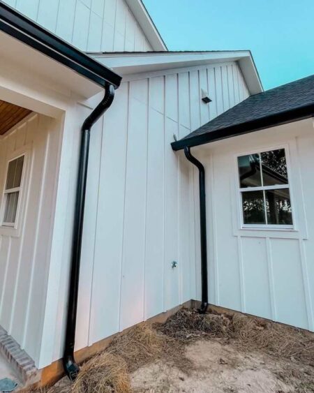 20 Ideas to Design White House with Black Gutters - Tangy House