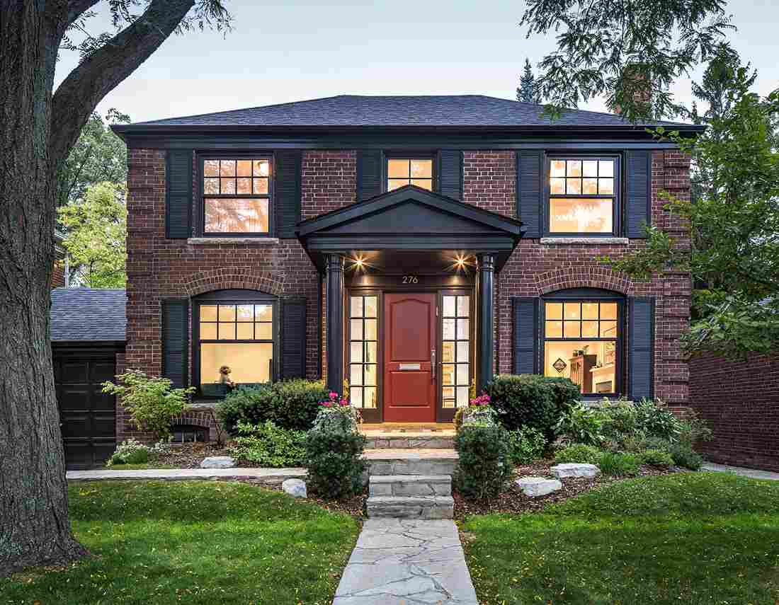 15 Ideas To Design Red Brick House With Black Trim: A Timeless ...