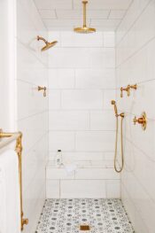 18 Mesmerising Ideas of White and Gold Bathroom - Tangy House